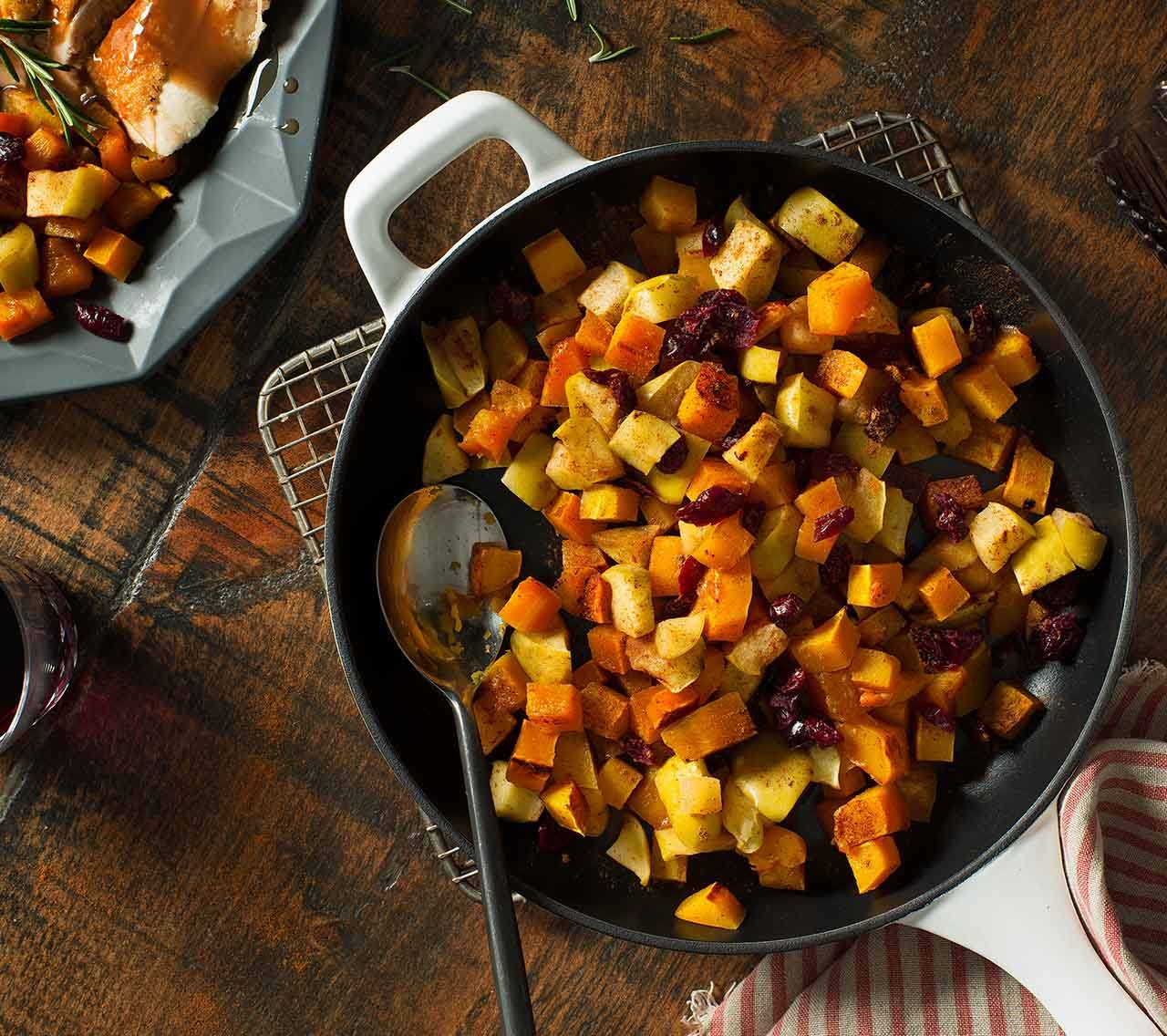 Courge musquée avec pommes et canneberges